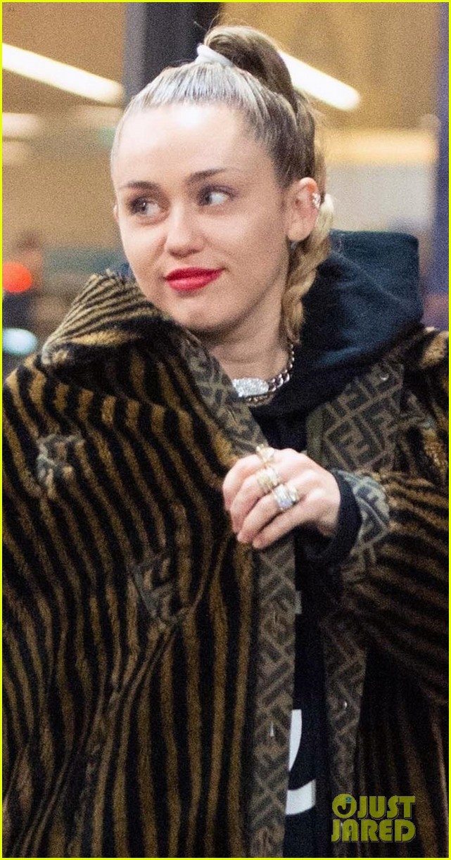 Miley Cyrus Bundles Up for Flight Home from London!: Photo 4196263 ...