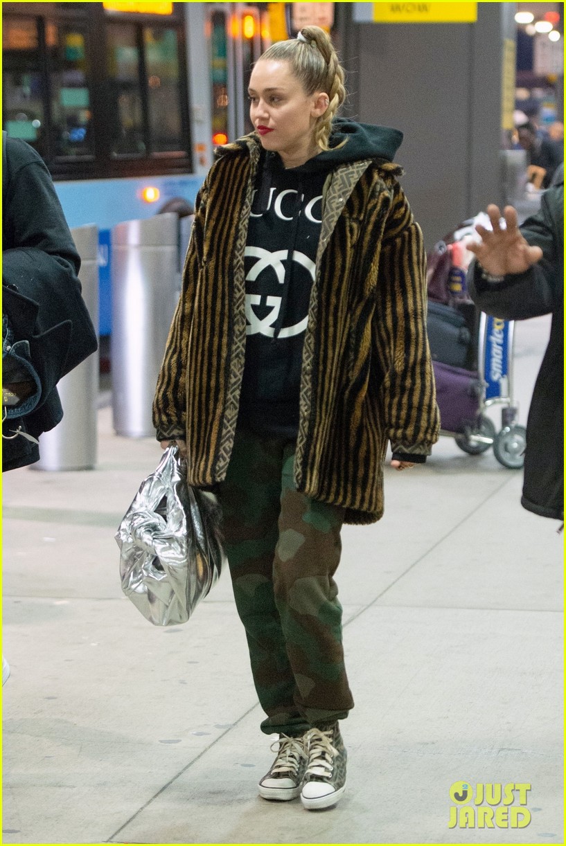 Miley Cyrus Bundles Up for Flight Home from London!: Photo 4196264 ...