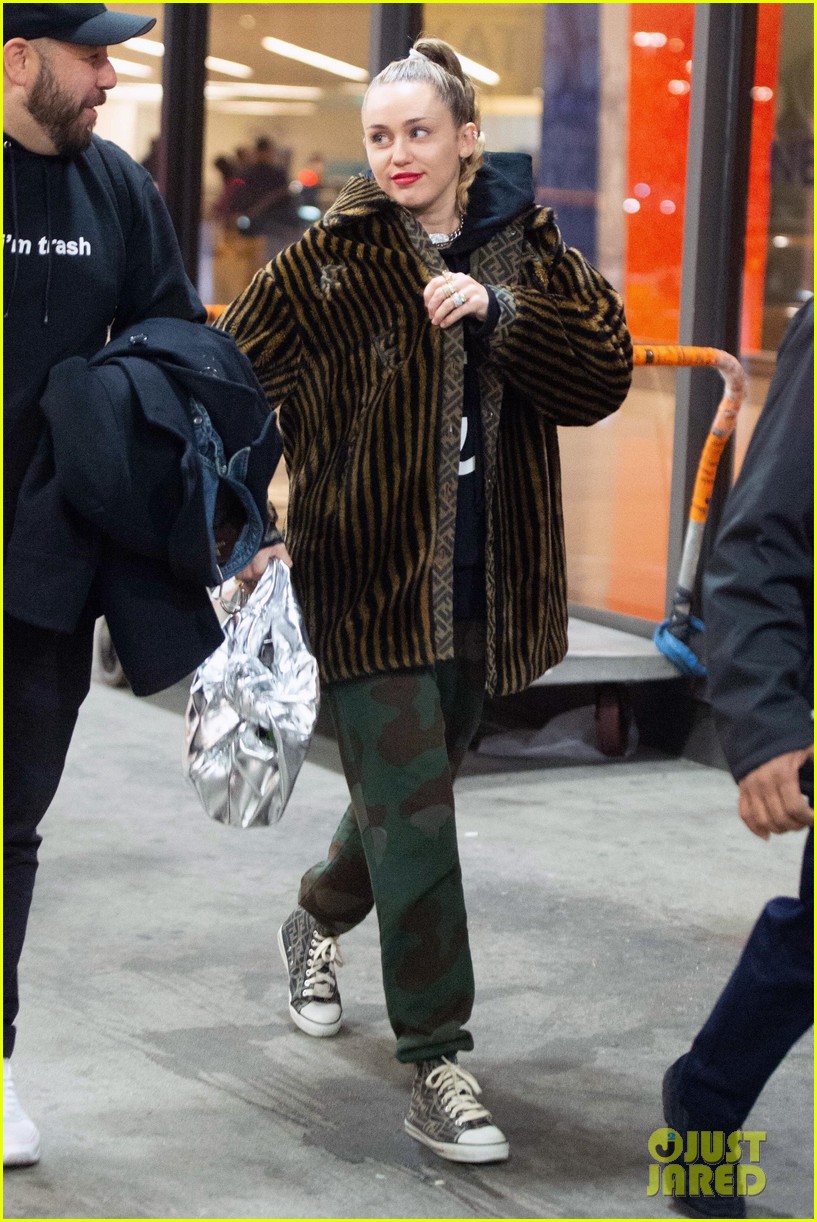 Miley Cyrus Bundles Up for Flight Home from London!: Photo 4196265 ...