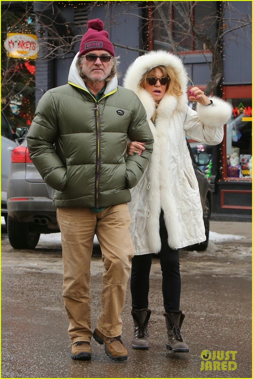 Goldie Hawn & Kurt Russell Arrive in Aspen for the Holidays!: Photo ...