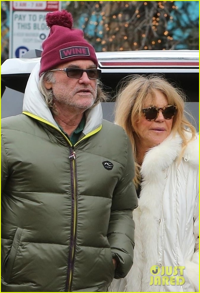 Goldie Hawn & Kurt Russell Arrive in Aspen for the Holidays!: Photo ...