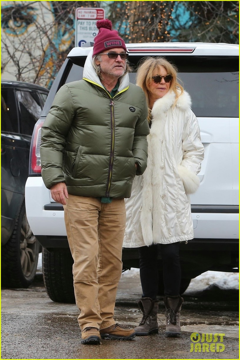 Goldie Hawn & Kurt Russell Arrive in Aspen for the Holidays!: Photo ...
