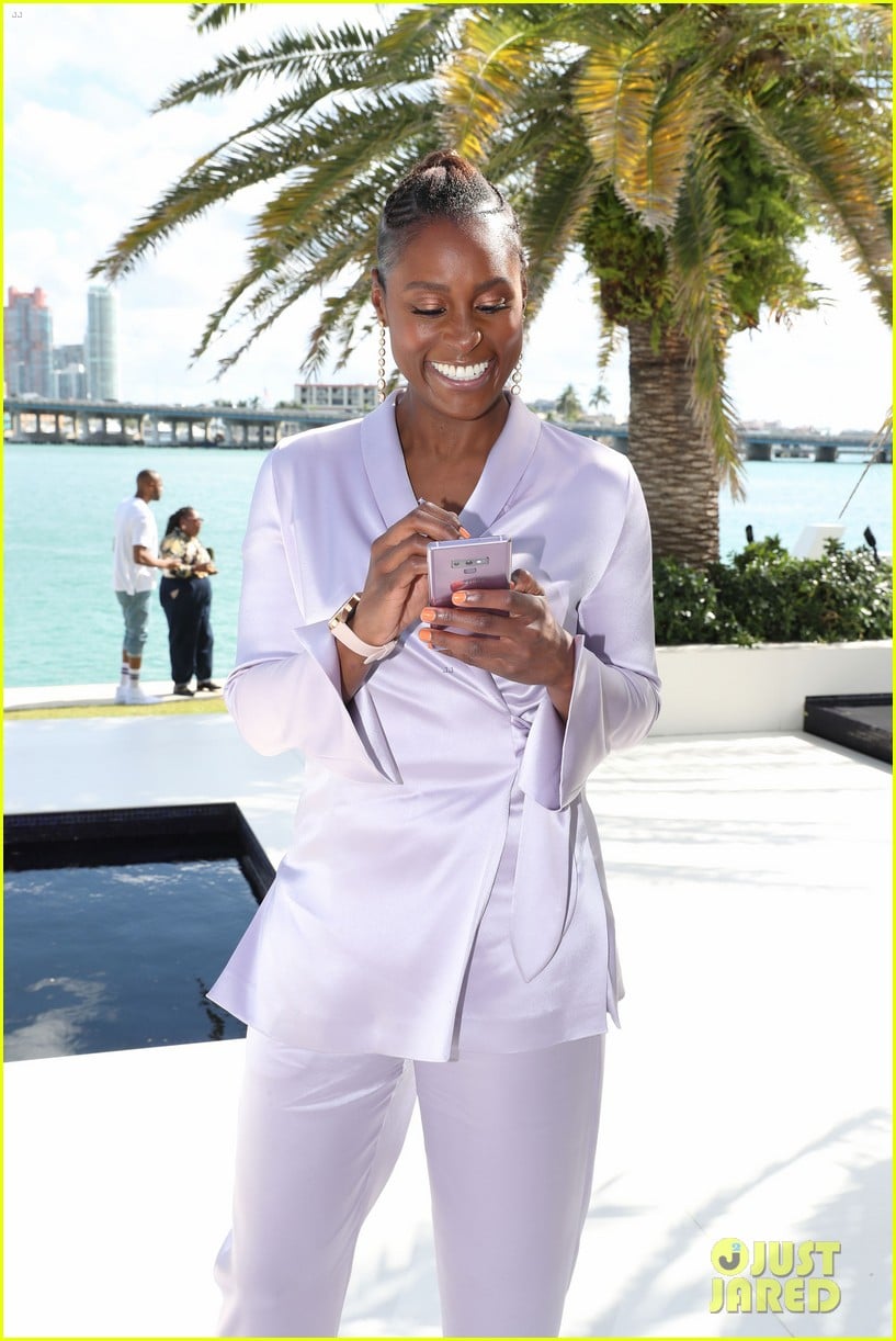 Issa Rae Soaks Up the Sun With Samsung at Art Basel!: Photo 4195268 ...
