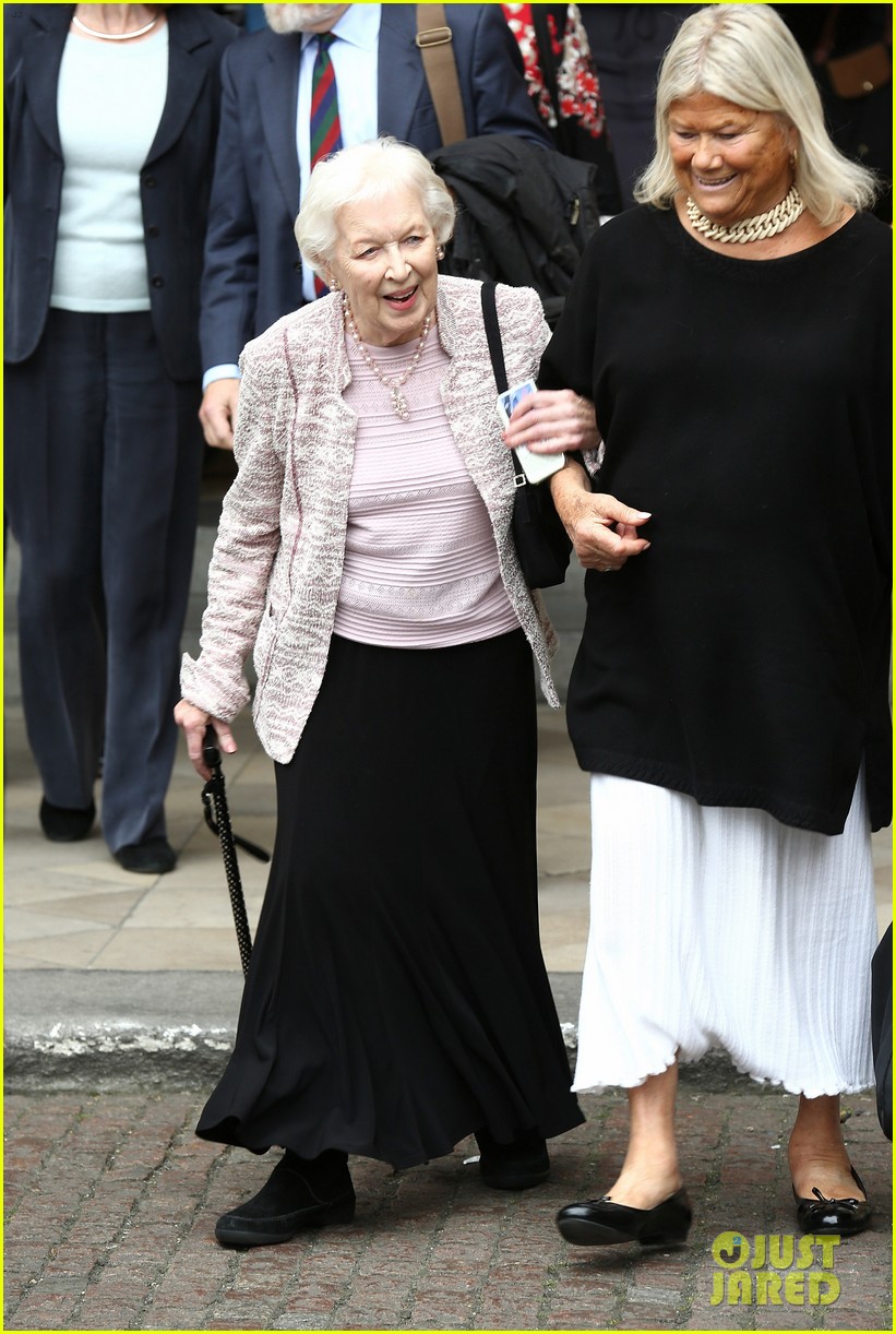 Dame June Whitfield Dead - 'Ab Fab' Actress Dies at 93: Photo 4203387 ...