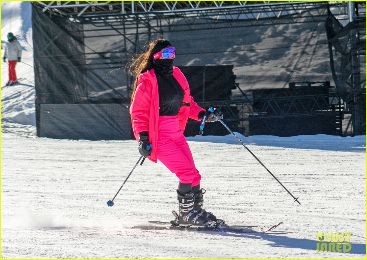 Kim Kardashian & Kendall Jenner Hit the Slopes in Aspen!: Photo 4203439 ...