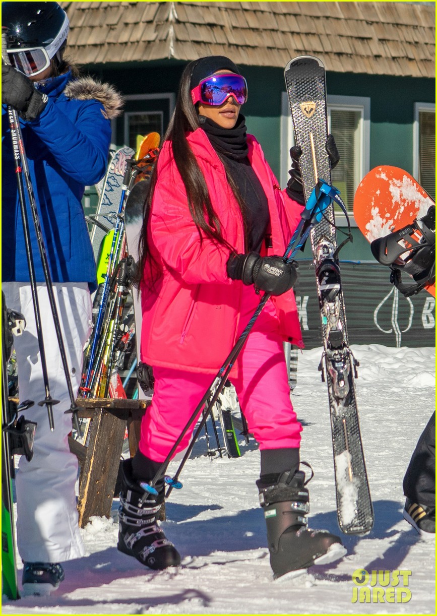Kim Kardashian & Kendall Jenner Hit the Slopes in Aspen!: Photo 4203443 ...