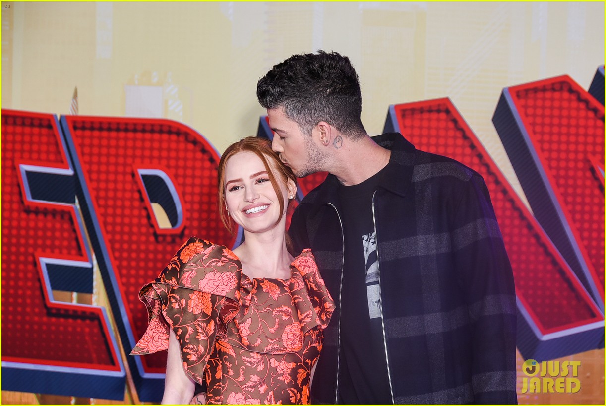 Jake Johnson, Shameik Moore & Kimiko Glenn Sling Webs at 'Spider-Man ...