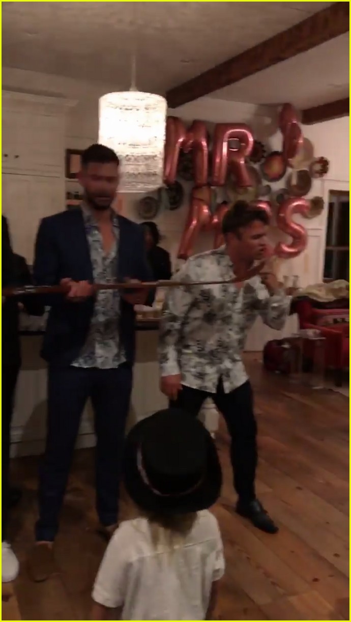 Did Miley Cyrus & Liam Hemsworth Get Married? These Photos Are Causing ...