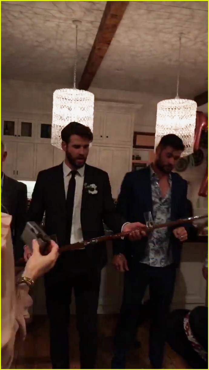 Did Miley Cyrus & Liam Hemsworth Get Married? These Photos Are Causing ...