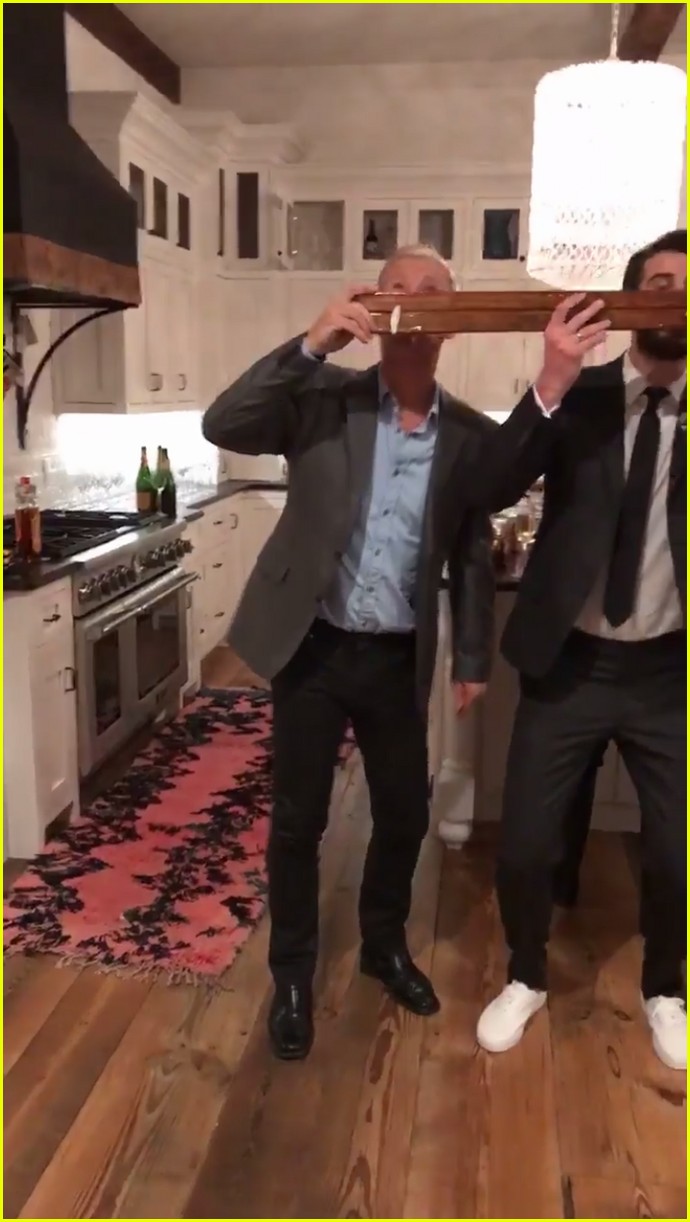 Did Miley Cyrus & Liam Hemsworth Get Married? These Photos Are Causing ...