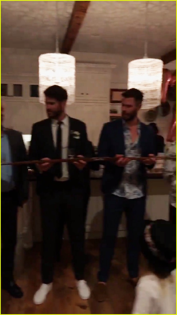 Did Miley Cyrus & Liam Hemsworth Get Married? These Photos Are Causing ...