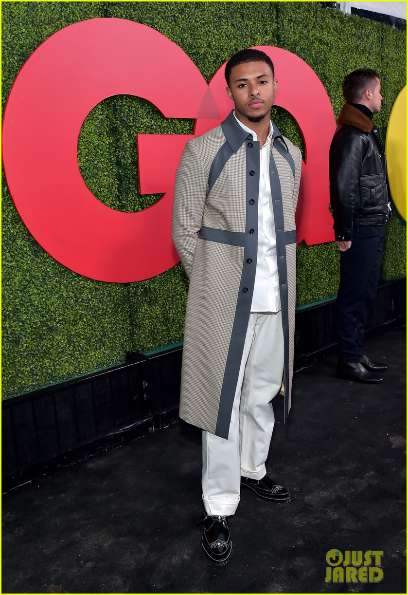 Cole Sprouse Joins His 'Riverdale' Co-Stars at GQ Men of the Year Party ...