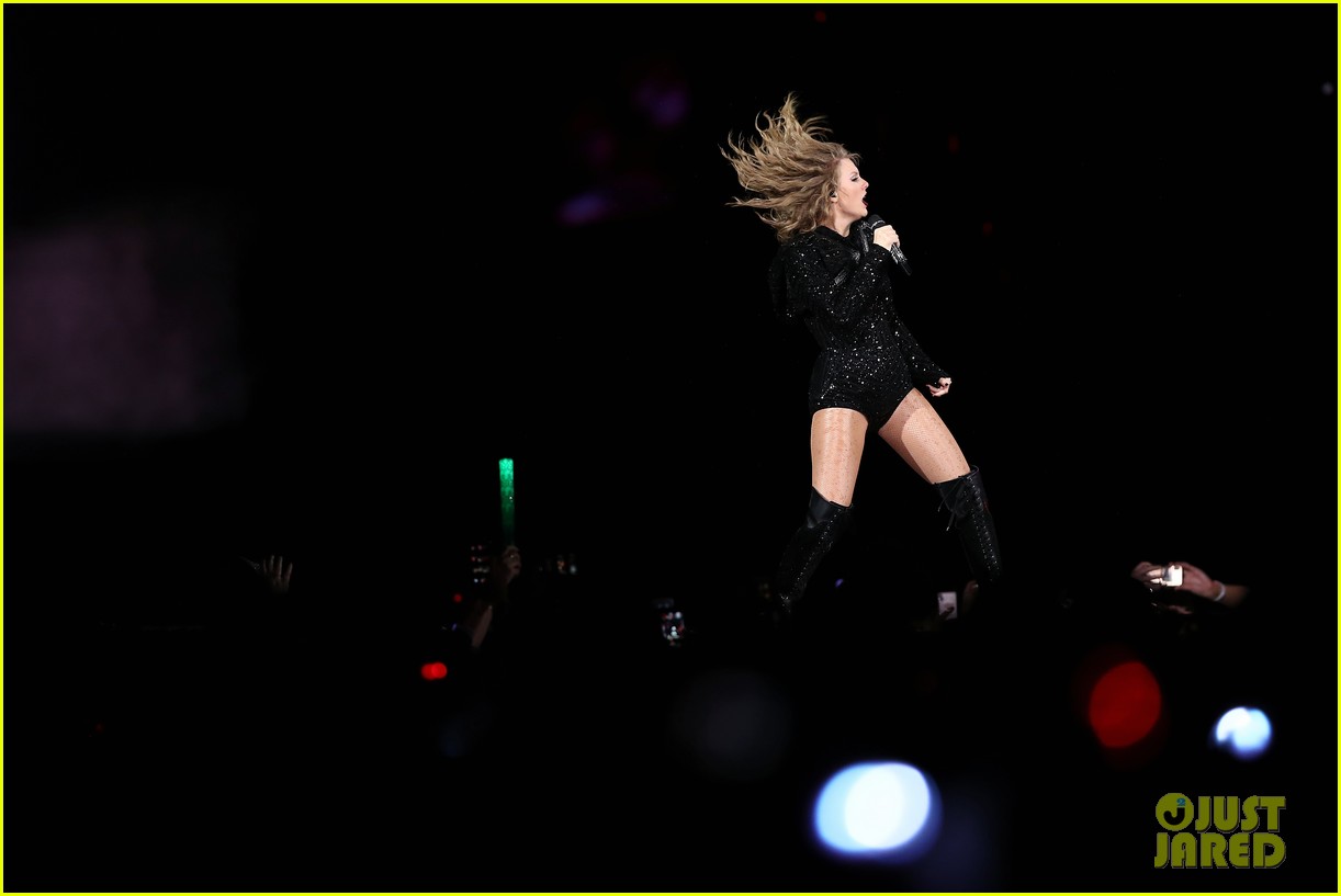Taylor Swift: 'Reputation' Tour Set List for Netflix Movie!: Photo ...