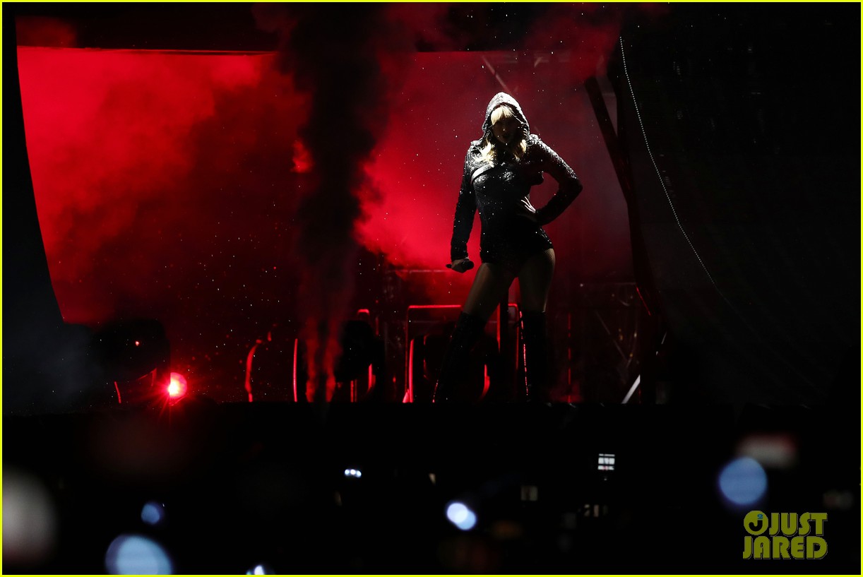 Taylor Swift: 'Reputation' Tour Set List for Netflix Movie!: Photo ...