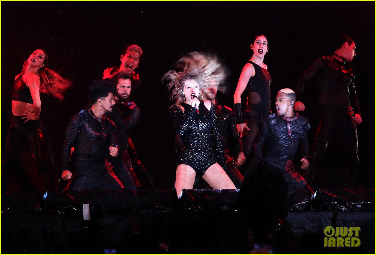 Taylor Swift: 'Reputation' Tour Set List for Netflix Movie!: Photo ...