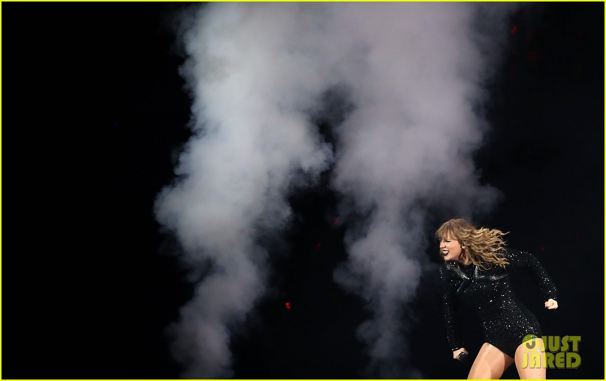 Taylor Swift: 'Reputation' Tour Set List for Netflix Movie!: Photo ...
