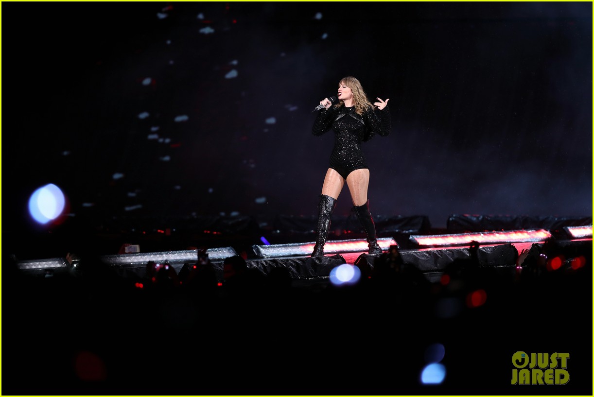 Taylor Swift: 'Reputation' Tour Set List for Netflix Movie!: Photo ...