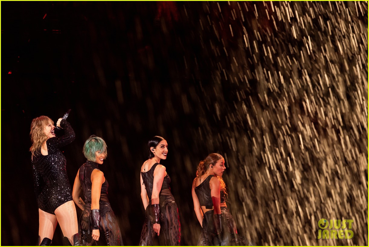 Taylor Swift: 'Reputation' Tour Set List for Netflix Movie!: Photo ...