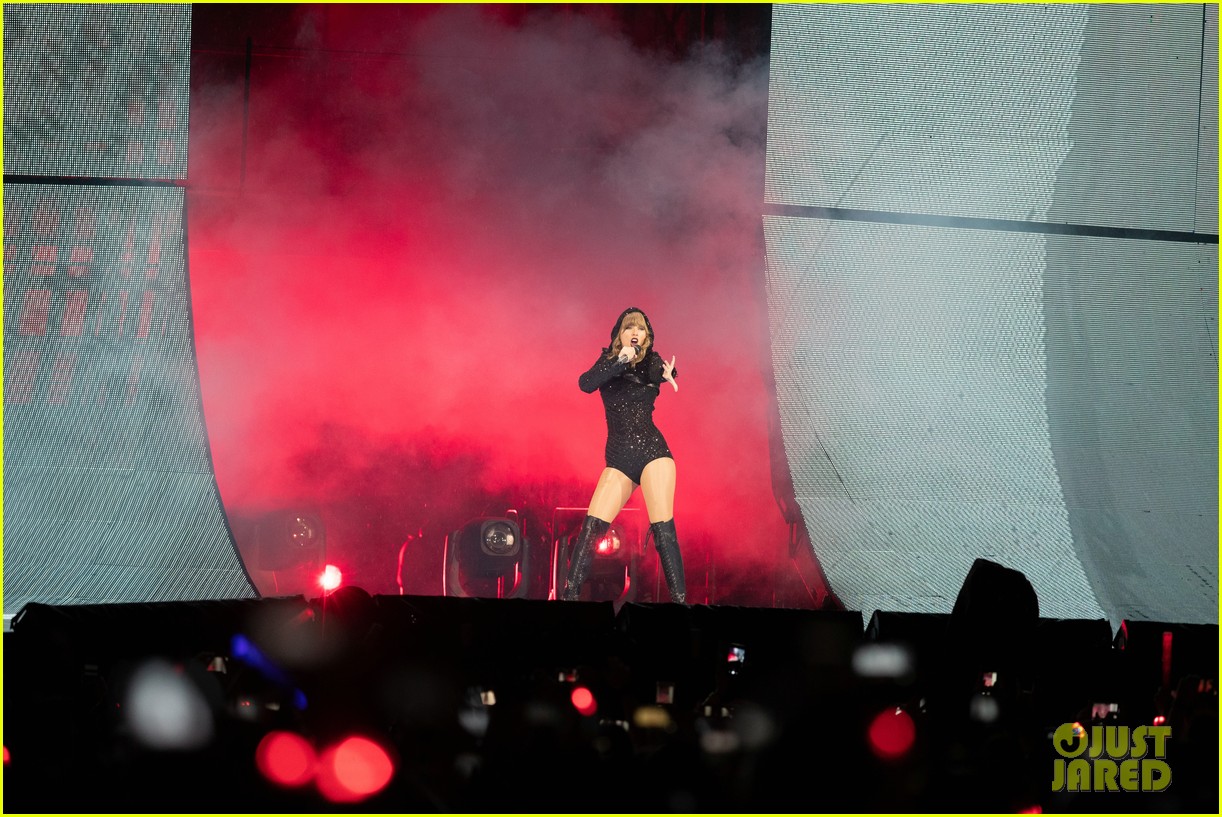 Taylor Swift: 'Reputation' Tour Set List for Netflix Movie!: Photo ...