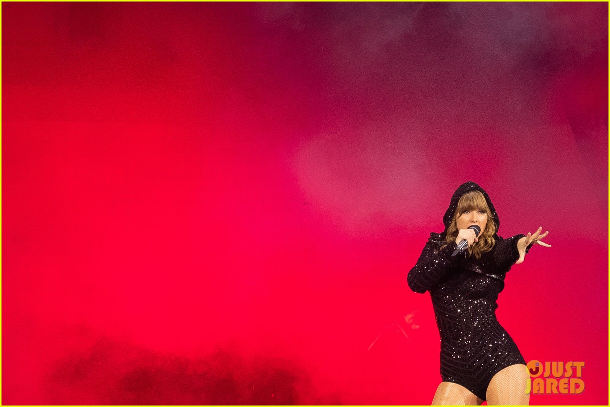 Taylor Swift: 'Reputation' Tour Set List for Netflix Movie!: Photo ...