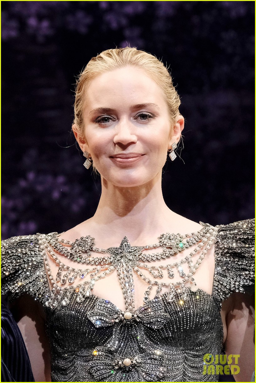 Emily Blunt Brings 'Mary Poppins Returns' To Japan After Oscar Snub ...