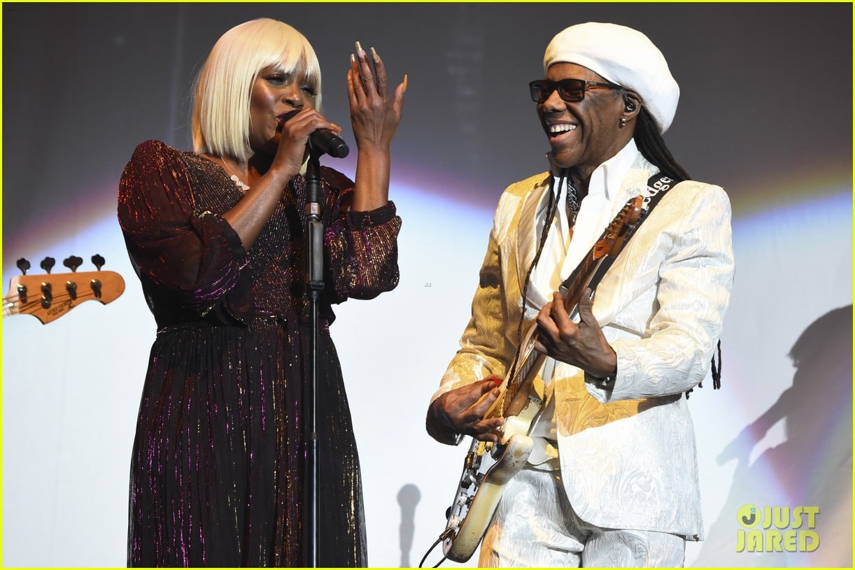 Cher Kicks Off 'Here We Go Again' Tour With Some Epic Outfits!: Photo ...