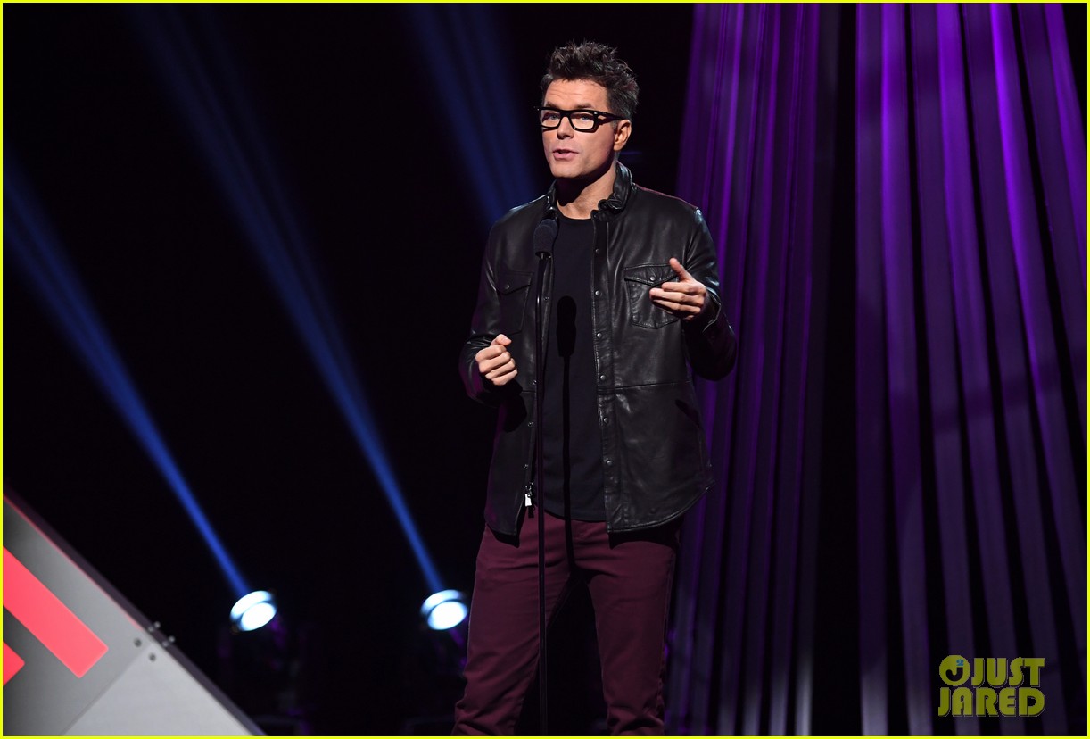 Dax Shepard Takes Home Breakout Podcast at 2019 iHeartRadio Podcast ...