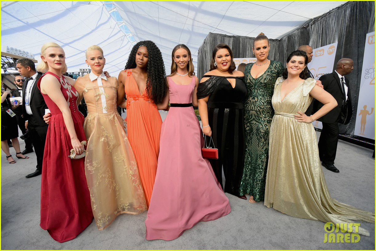 Betty Gilpin & 'Glow' Cast Celebrate at SAG Awards 2019: Photo 4218600 ...
