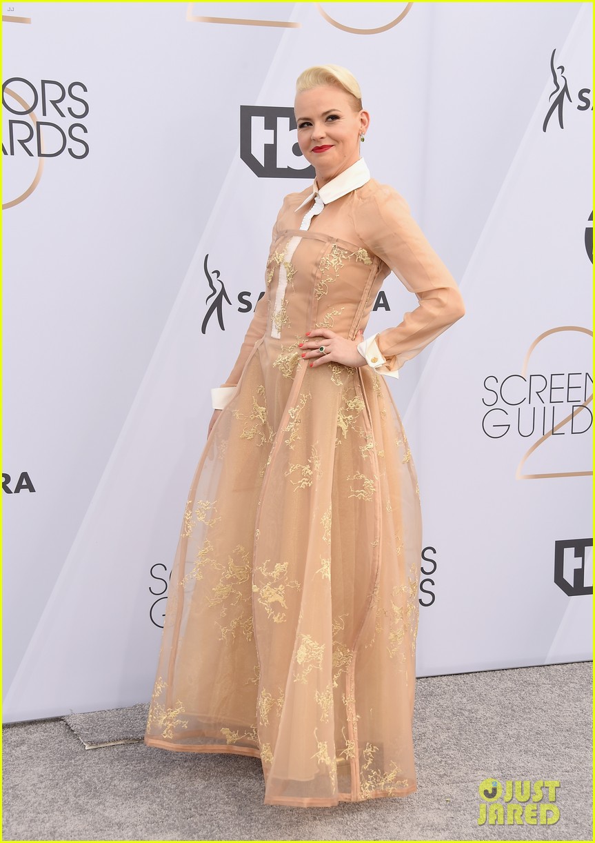 Betty Gilpin & 'Glow' Cast Celebrate at SAG Awards 2019: Photo 4218620 ...