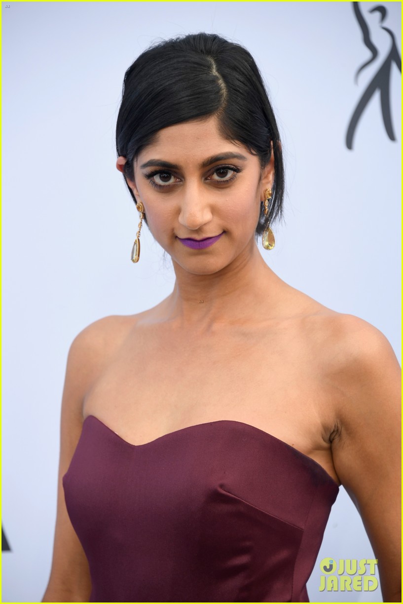 Betty Gilpin & 'Glow' Cast Celebrate at SAG Awards 2019: Photo 4218625 ...