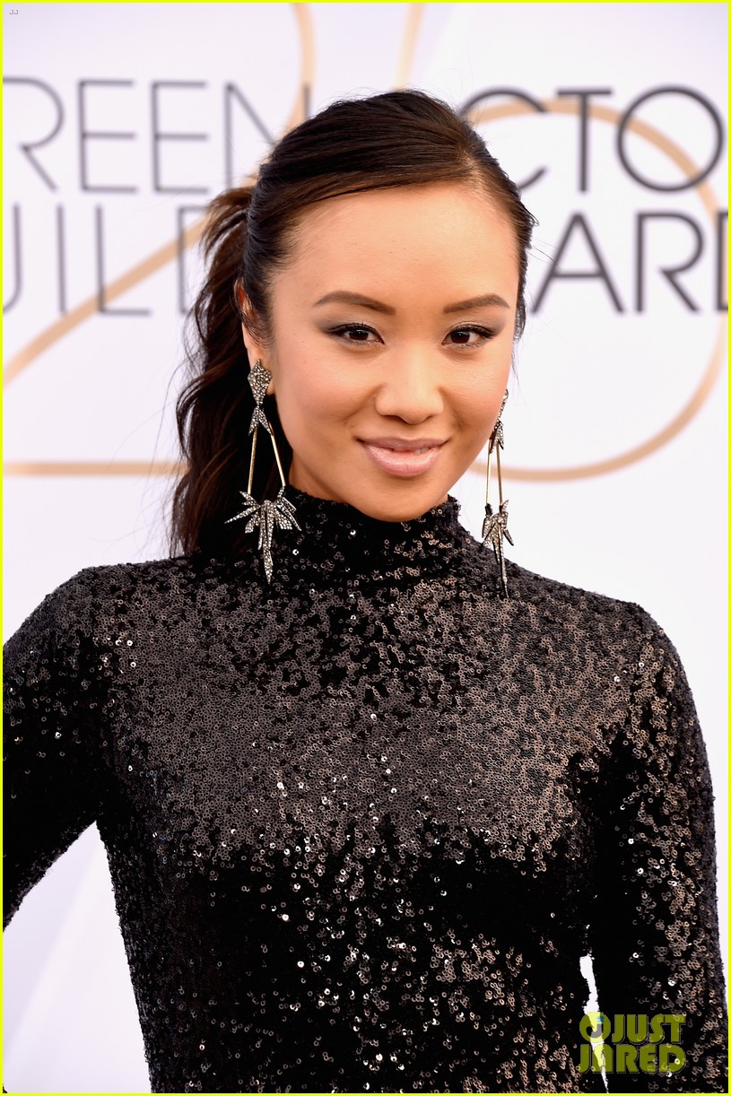 Betty Gilpin & 'Glow' Cast Celebrate at SAG Awards 2019: Photo 4218628 ...