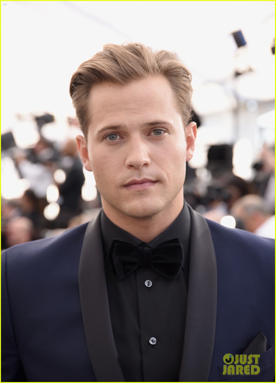 Betty Gilpin & 'Glow' Cast Celebrate at SAG Awards 2019: Photo 4218631 ...