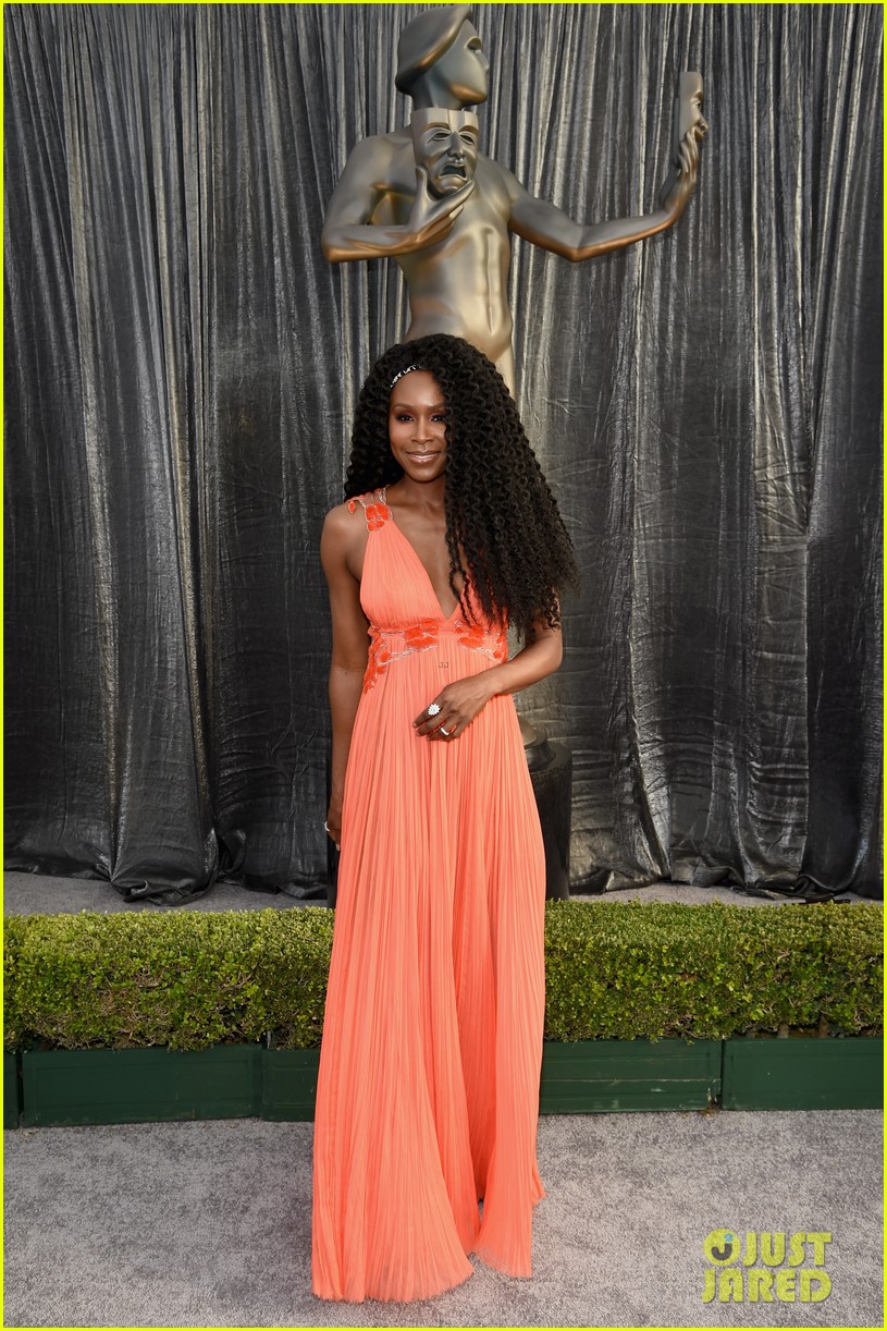 Betty Gilpin & 'Glow' Cast Celebrate at SAG Awards 2019: Photo 4218632 ...