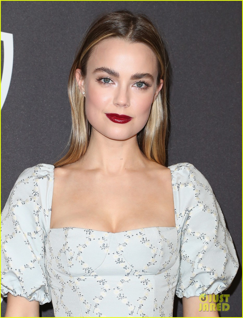 Photo: sonequa martin green ahna oreilly hit carpet at golden globes ...