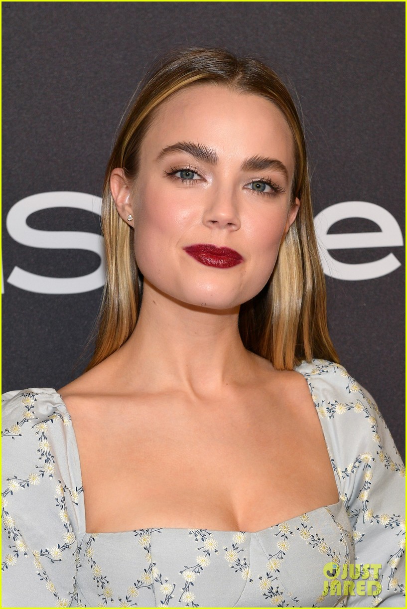 Sonequa Martin-Green & Ahna O'Reilly Hit Carpet at Golden Globes After ...