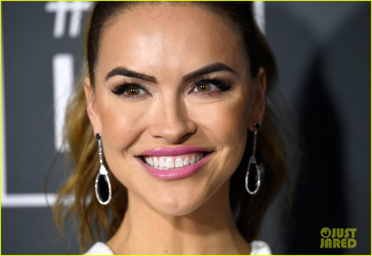 Justin Hartley & Wife Chrishell Hartley Walk the Critics' Choice Awards ...