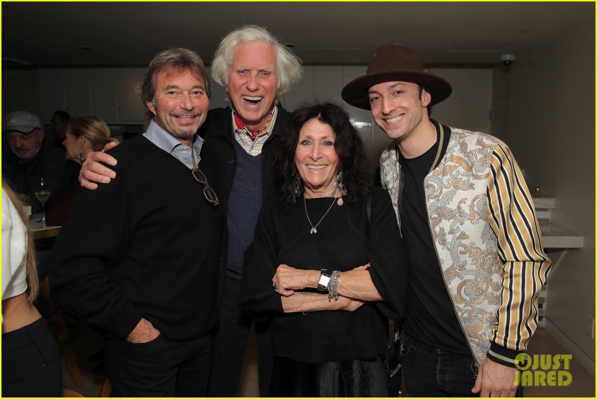 Emile Hirsch & Shiloh Fernandez Buddy Up at Matt Smiley's Magic Box ...
