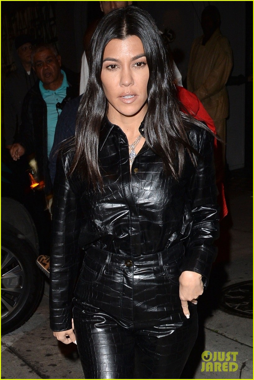 Photo Kourtney Kardashian Kicks Off Weekend Family Dinner 08 Photo 4210586 Just Jared photo-kourtney-kardashian-kicks-off-weekend-family-dinner-08-photo-4210586-just-jared