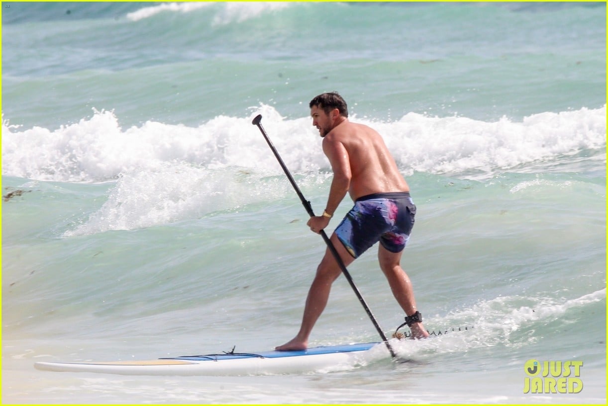 Luke Bryan Goes Shirtless While Paddle Boarding in Mexico: Photo ...