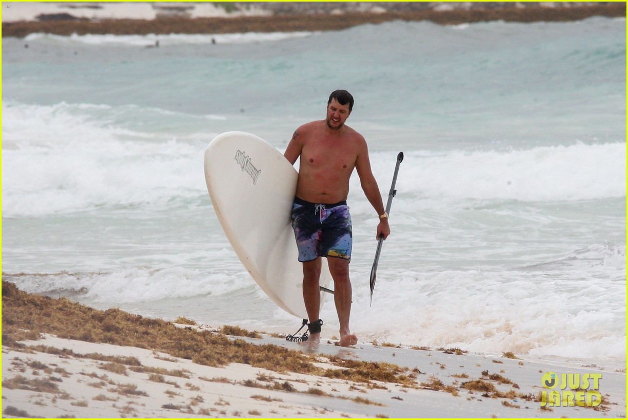 Luke Bryan Goes Shirtless While Paddle Boarding in Mexico: Photo ...