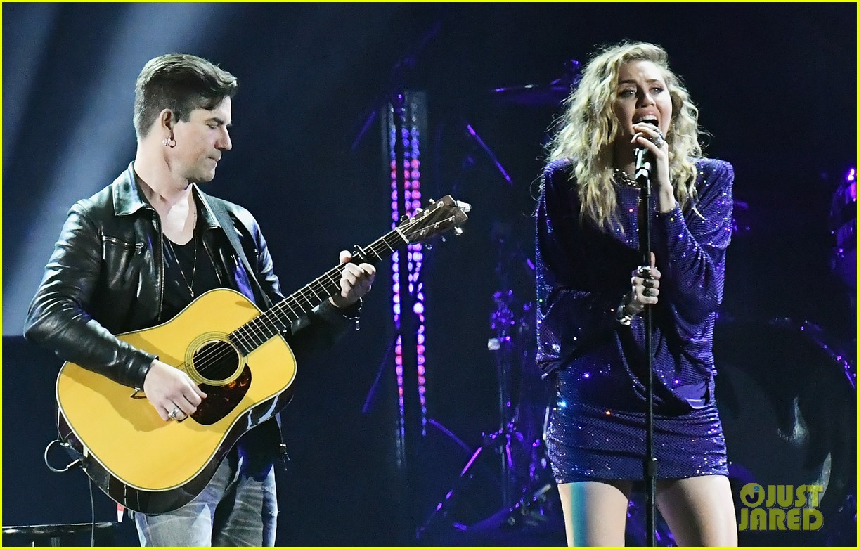 Miley Cyrus Performs at Chris Cornell Tribute Show - Watch!: Photo ...