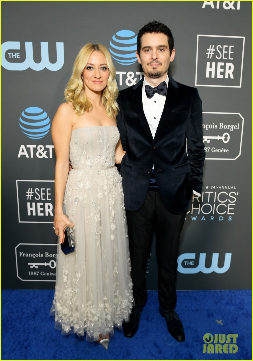 Ryan Gosling Joins 'First Man' Cast at Critics' Choice Awards 2019 ...