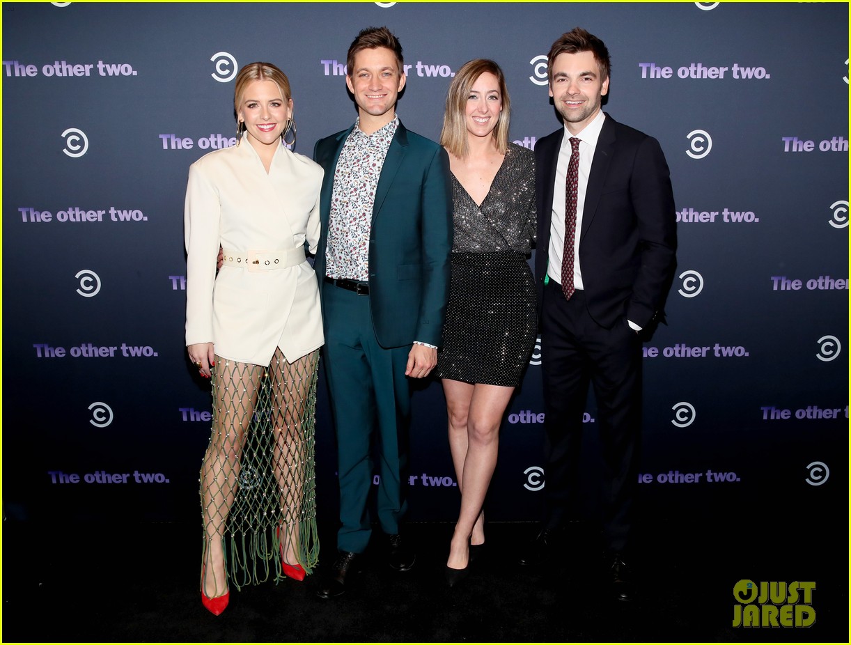 'The Other Two' Cast Get Star-Studded Support at Series Premiere Party ...