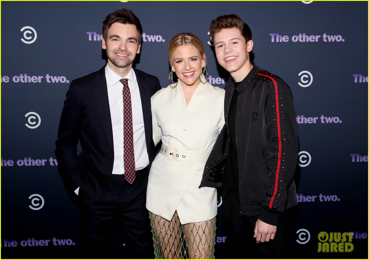 'The Other Two' Cast Get Star-Studded Support at Series Premiere Party ...