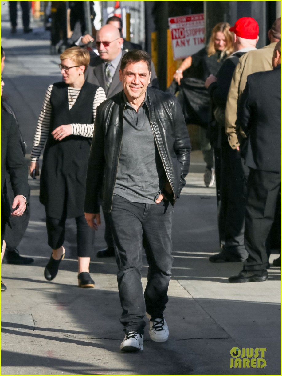 Javier Bardem Shows Off His Mick Jagger Impression on 'Kimmel' - Watch ...