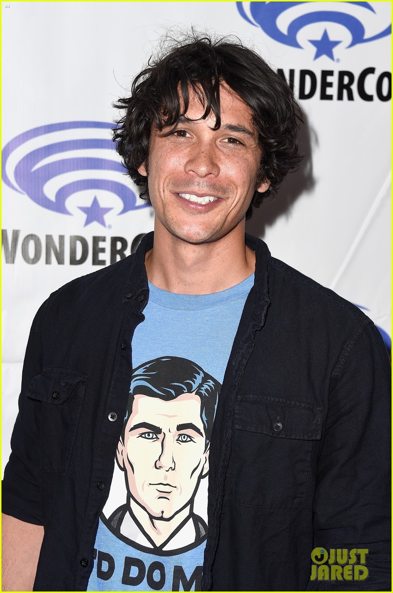 The 100's Bob Morley Responds to Fat Shamers: Photo 4248821 | Photos ...