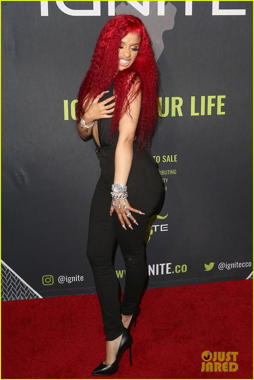 Cardi B Rocks Offset Engagement Ring for the First Time in Months ...