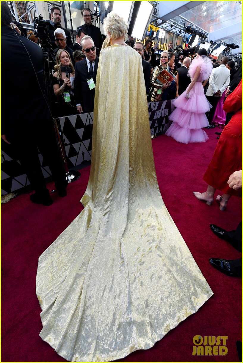 Glenn Close Wears a Gold Cape on Oscars 2019 Red Carpet: Photo 4245286 ...