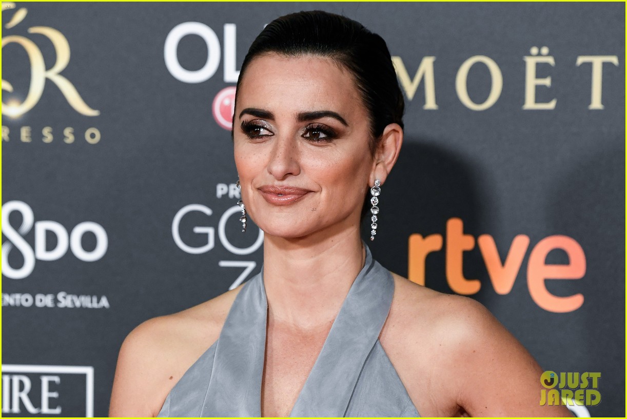 Penelope Cruz Makes Stunning Appearance at Goya Cinema Awards in Spain ...