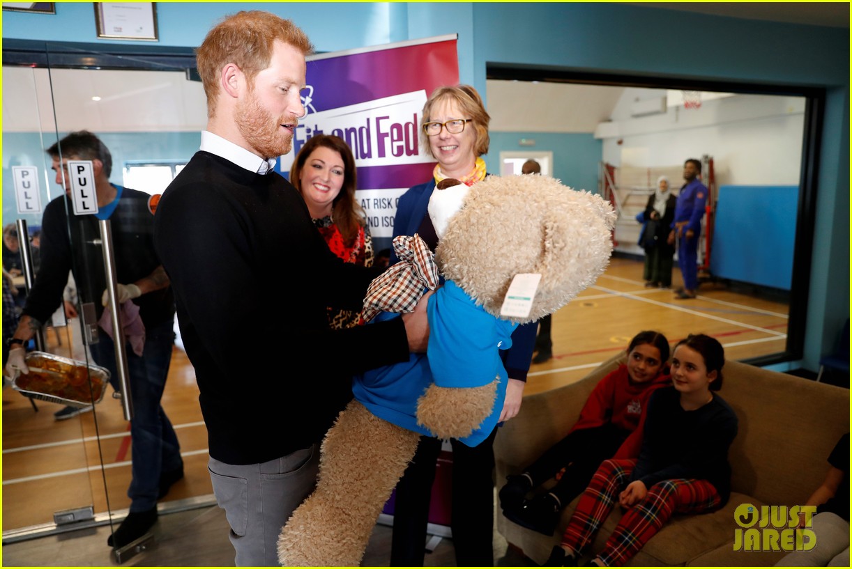 Prince Harry Meets With Students for Fit & Fed Initiative!: Photo ...